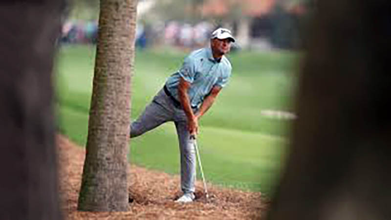 ลูกกอล์ฟของ Lucas Glover ถูกเพื่อนร่วมกลุ่ม เหยียบจมดิน ตัดสินอย่างไร ...